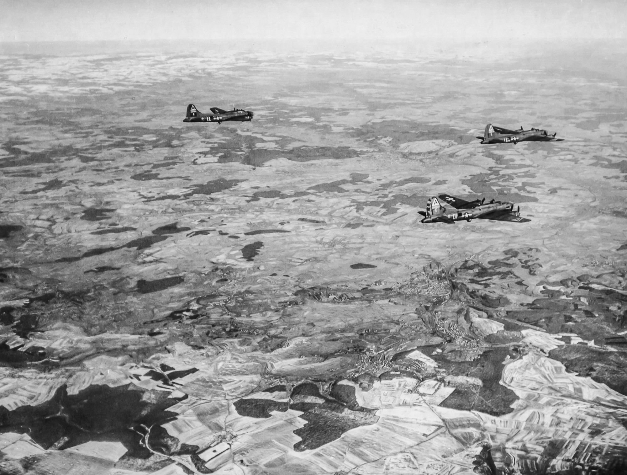 Boeing B-17 Flying Fortress in Formation - Wings Tracks Guns