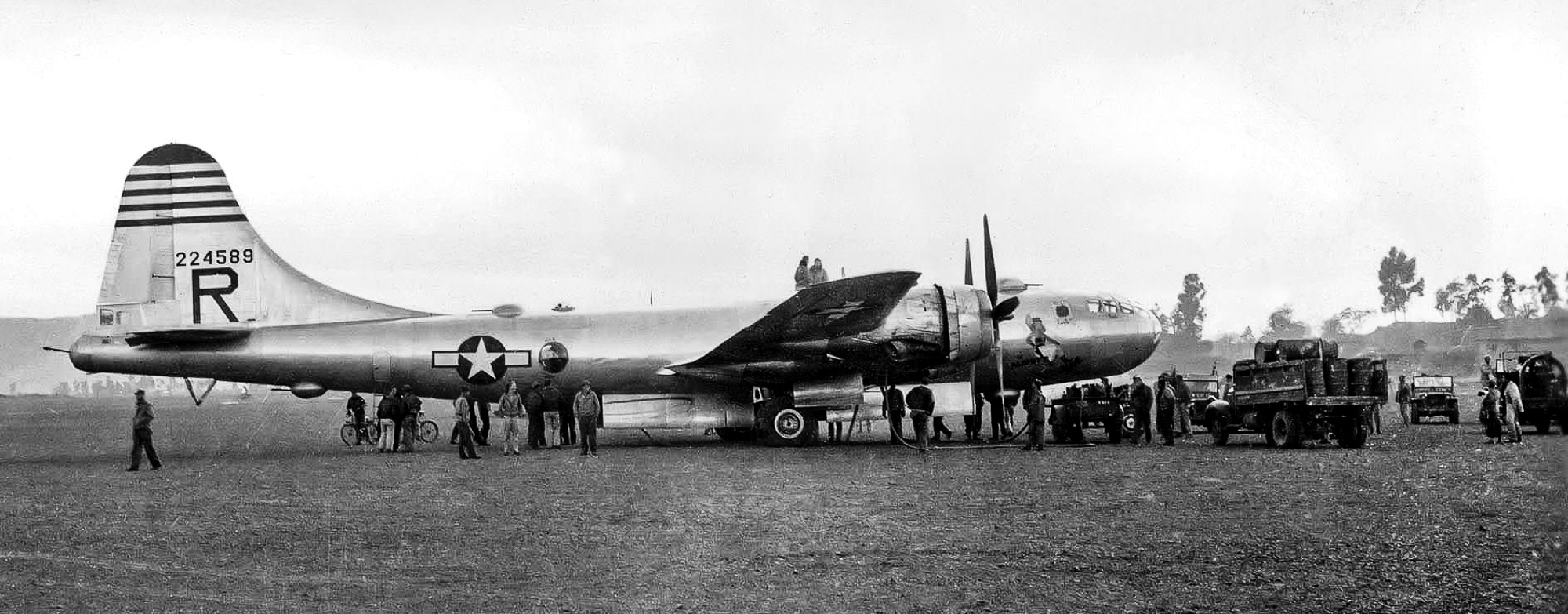 Boeing F-13 Superfortress – "Calamity Jane" - Wings Tracks Guns